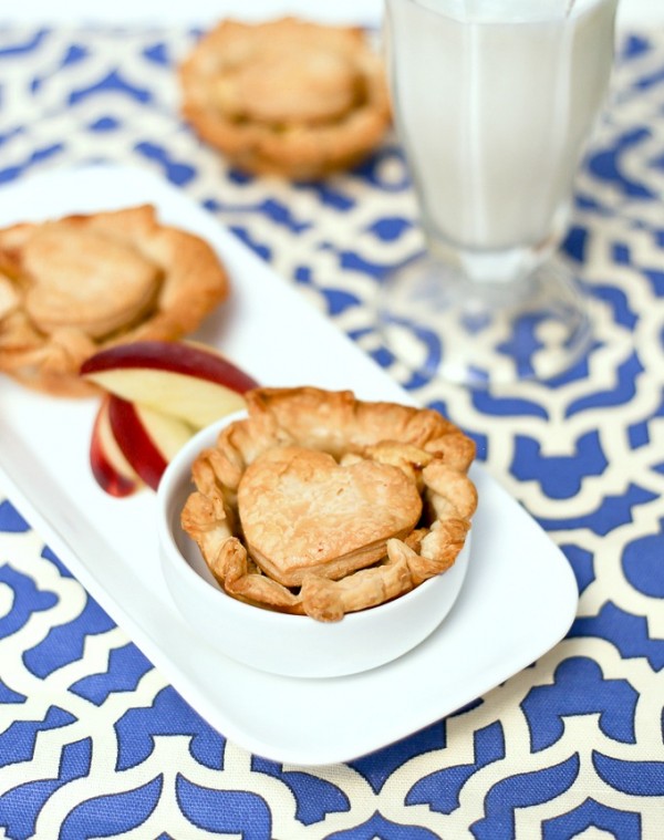 A Fun Mini Apple Pie Recipe - The Rebel Chick