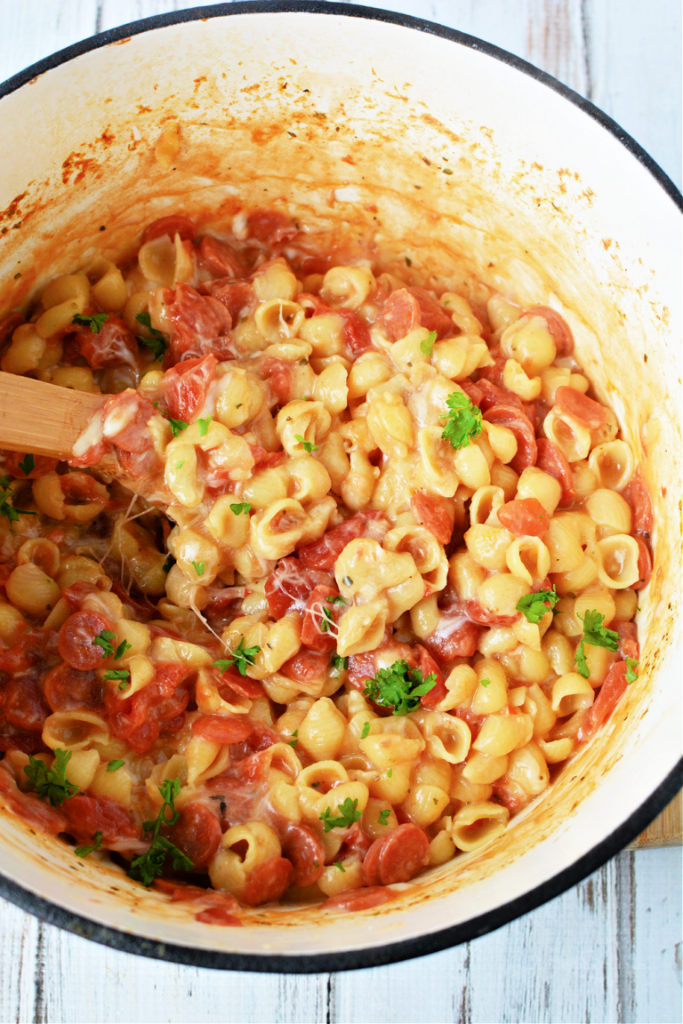 One Pot Pizza Pasta - The Rebel Chick