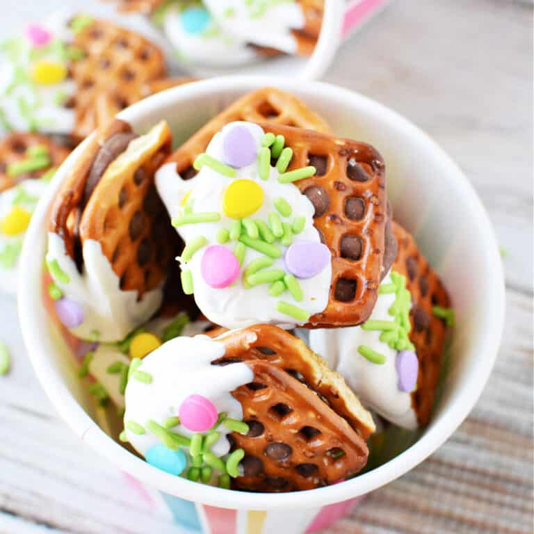 Easter Rolo Pretzels - The Rebel Chick