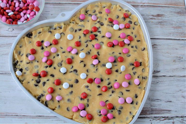 How to Make a M&Ms Cookie Cake Recipe - The Rebel Chick