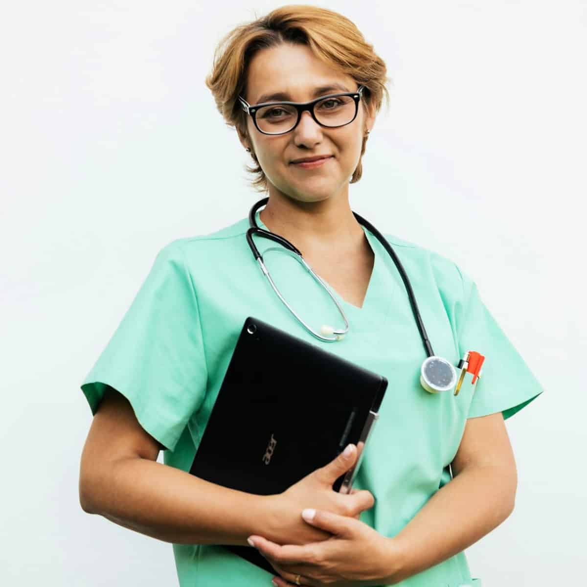 7 Practical Ways Parents Can Support Teens Considering Healthcare Careers - The Rebel Chick