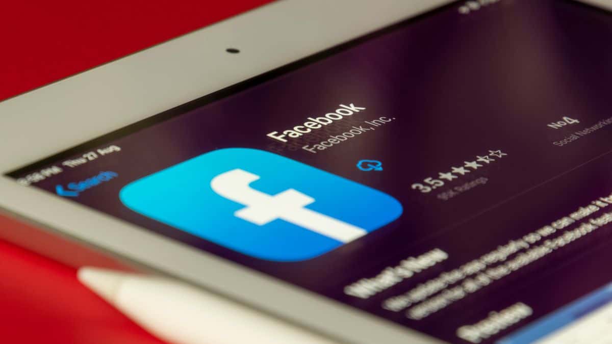 Best 5 Sites to Buy Facebook Post Shares (Real & Cheap) - The Rebel Chick